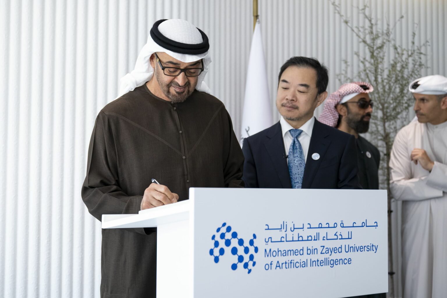 UAE President visits Mohamed bin Zayed University of Artificial ...